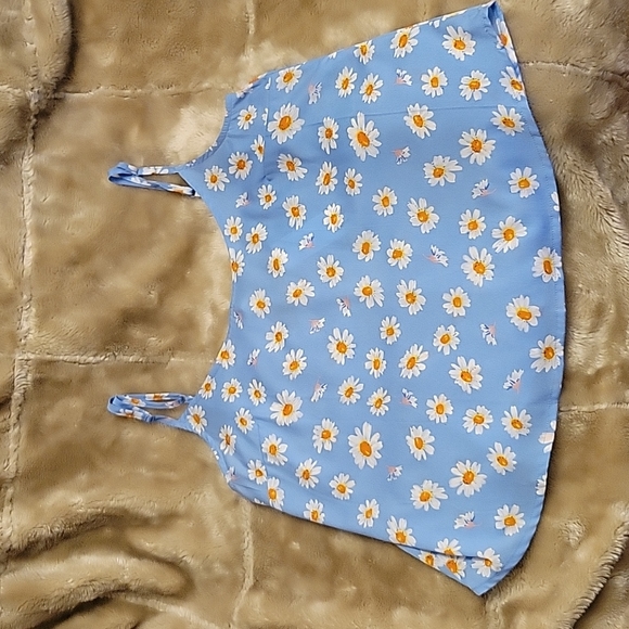 Noisy may | Tops | Noisy May Nwt Floral Top L Cerulean Blue With Daisy ...